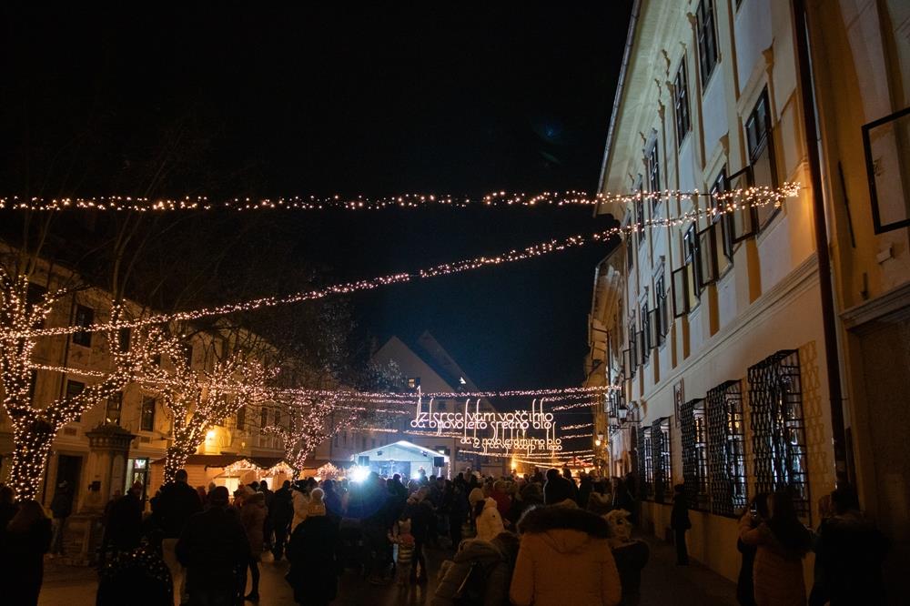 Prižig prazničnih luči - skofjaloka.si